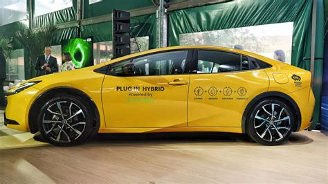 Prototipe Toyota Prius Phev Dengan Bahan Bakar Flex Fuel Seperti Ini