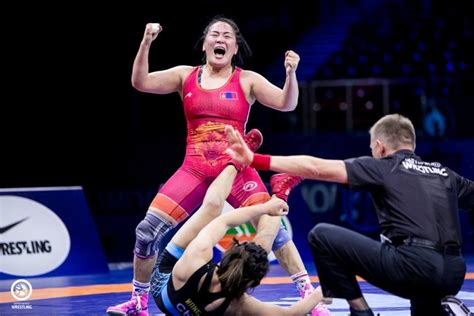 Монголын чөлөөт бөхийн холбооноос ДАШТ ээс медаль хүртсэн тамирчдаа