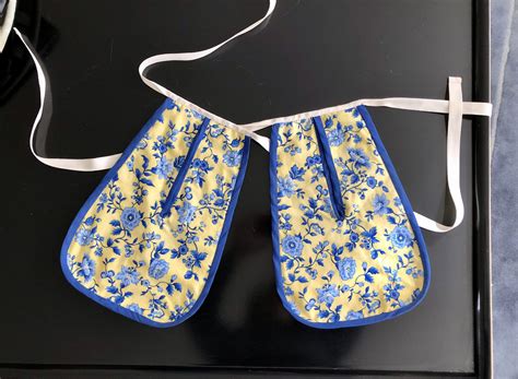 Three Pairs Of Th Century Pockets Sew What Happens