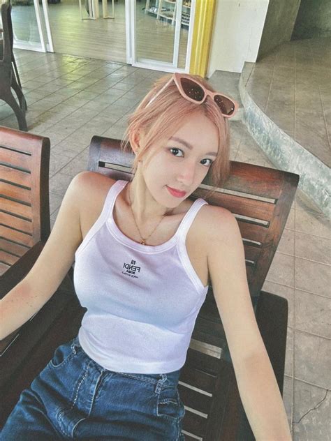 ไอดอลสาวจีนคนดัง “เฉิงเซียว” เที่ยวไทย พร้อมโชว์เซ็กซี่ริมทะเล ทำอันดามันลุกเป็นไฟ