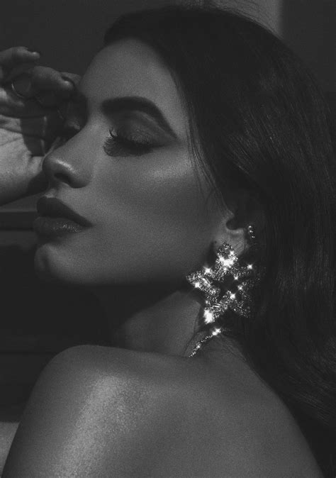 About Ilexa Yardley The Circular Theory Medium