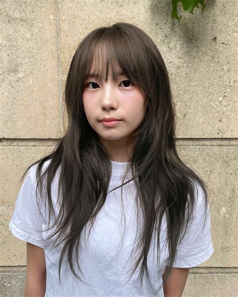 요닝 류영채 • 레이어드컷 레이어드펌 푸딩브라운 염색 여름보다 겨울에 묶는 똥머리가 더 예뻐보이는 건 왜일까요🤨 똥머리의 계절이 찾아왔으니 쉽게 따라해 보아요