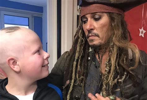 Johnny Depp Se Viste De Jack Sparrow Y Sorprende A Niños De Hospital Rcn Radio
