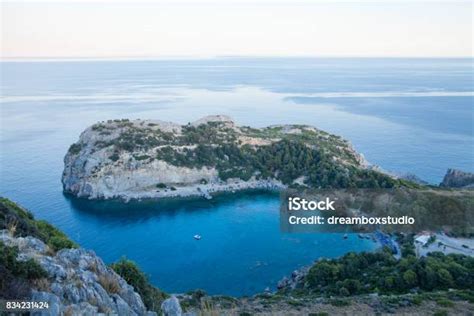 Greecebeautiful 비치와 로도스 섬에 베이 앤서니 퀸 베이와 해변 팔 리라 키 로즈 위에서 볼 그리스에 대한 스톡 사진 및 기타 이미지 Istock