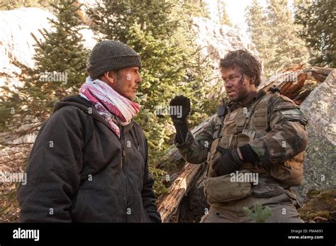L To R Writerdirectorproducer Peter Berg And Mark Wahlberg As