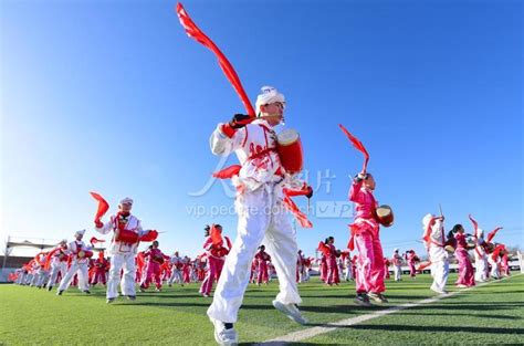 内蒙古鄂尔多斯安塞腰鼓跃动大课间 人民图片网