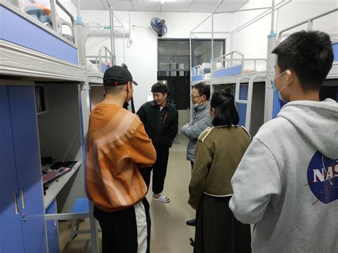 电子信息与自动化学院开展疫情防控及校园安全晚间巡查 欢迎访问桂林航天工业学院电子信息与自动化学院