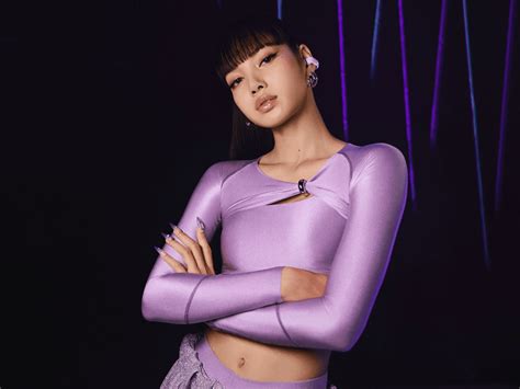 Lisa Of Blackpink Wont Ever Wear This Millennial Fashion Trend