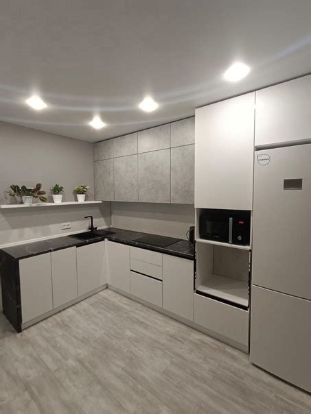 Мы специализируемся на изготовлении кухонь гардеробных шкафов купе а также мебели для офиса и