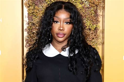 Sza Wears A Sweet Little Black Dress At Wsj Magazines Innovator