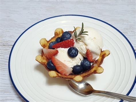 용기까지 다 먹는 컵와플 아이스크림