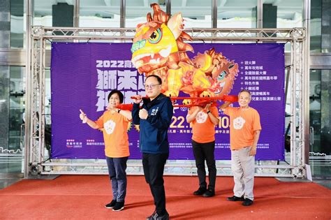2022高雄左營萬年季 史哲副市長親自體驗迓火獅