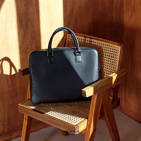 까르뜨블랑슈 클래식은 영원하다 오래 들어도 좋은 남자의 서류가방을 소개합니다