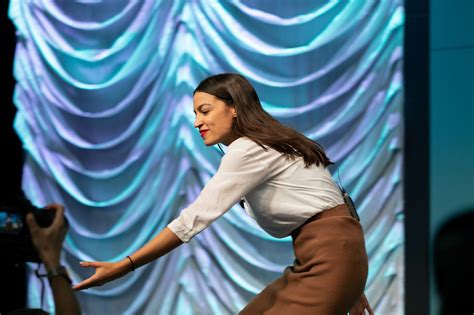 Ocasio Cortez Declares War On Trumps Ice The Political Prepper