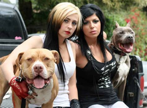 Pit Bulls And Parolees Watch Tia Torres Save Pitbulls Pitbull Dog Tv