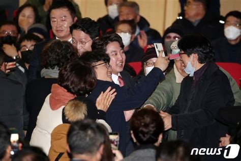 이준석 지지자와 셀카 네이트 뉴스