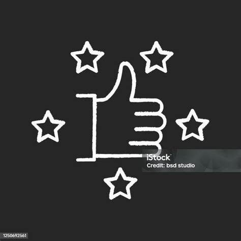 검은 색 배경에 흰색 아이콘을 추천합니다 만족해 하다 별 다섯 개 검토 속도 고객 만족도 수준 클라이언트 서비스를 승인합니다 최고 품질 격리된 벡터 칠판 그림 5가지 개체에