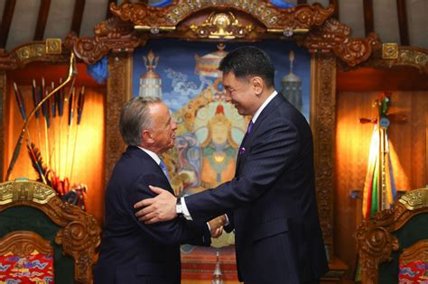 Ерөнхийлөгч Олон улсын бодибилдинг фитнессийн холбооны Ерөнхийлөгчийг