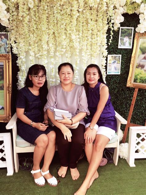 Mom Or Daughters Scrolller