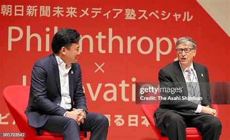 Microsoft Co Founder Bill Gates Visits Japan Photos Et Images De
