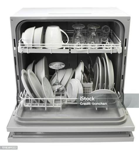 흰색 배경에 고립 된 깨끗 한 요리와 식기 세척기를 엽니다 식기세척기에 대한 스톡 사진 및 기타 이미지 식기세척기 일본 가정 생활 Istock