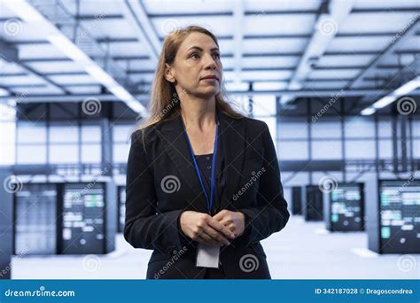 Computer Scientist In Data Center Identifying And Solving Technical