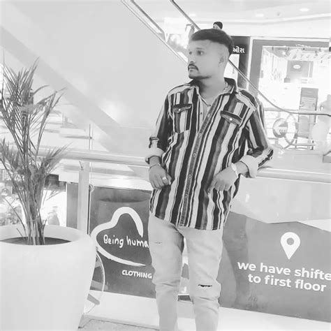 Shailesh Parmar S P K I N G 5 7 5 7 • Threads Say More