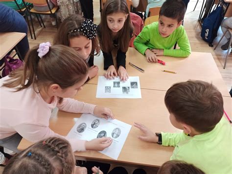 Ученици от втори и трети клас заедно отбелязаха Деня на народните