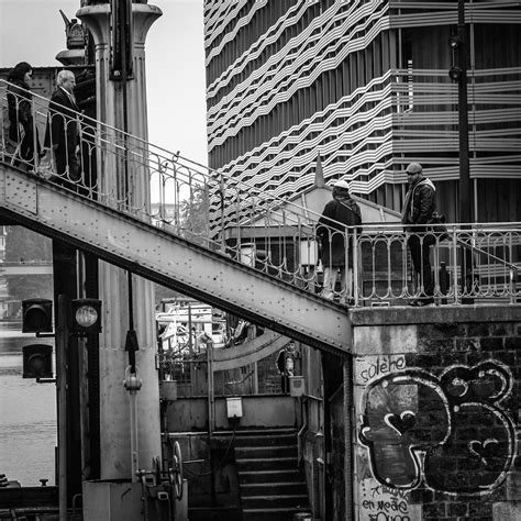 무료 이미지 검정색과 흰색 건축물 도로 화이트 거리 원근법 골목 시티 파리 도시 풍경 도심 검은 단색화