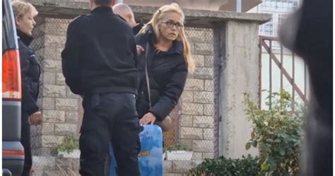 Десислава Иванчева при пристигането си в затвора Хора помагайте