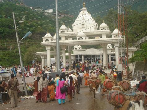 Vaishno Devi Temple Must Visit Tourist Place In Northern India
