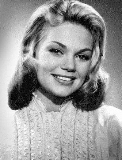 Dyan Cannon Height In Ft Feet Cm And Meters — Mrheight