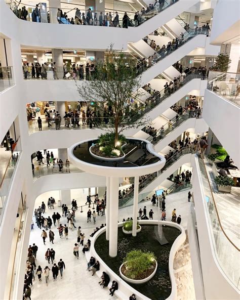 이슈 유머 더현대서울 내부랑 비슷하다는 말 나왔던 방콕 쇼핑몰 