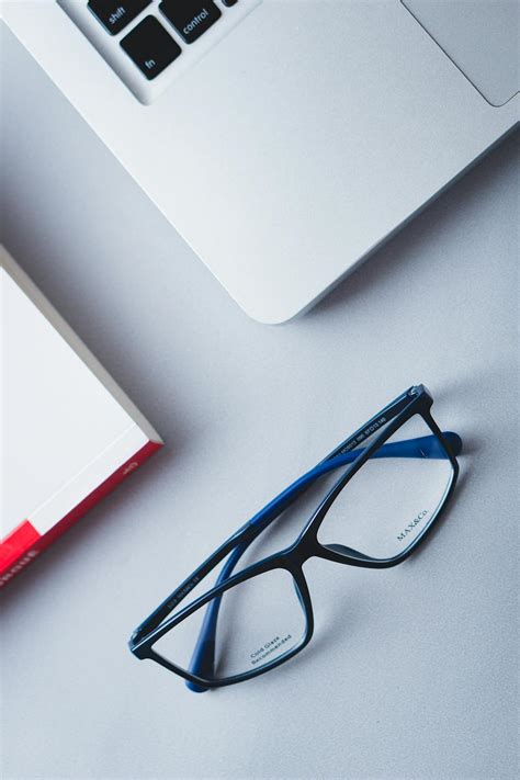 It 가젯 공부하다 광학 교육 기술 깔끔한 깨끗한 노트북 독서하는 디자인 디지털 문구 미니멀리스트 바탕