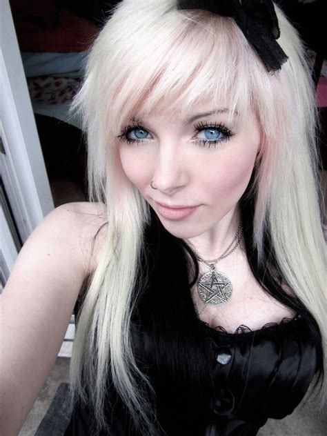 Emo Hairstyles For Girls Get An Edgy Hairstyle To Stand Out Among The