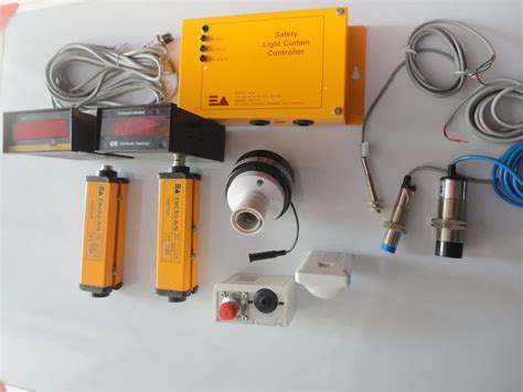 Electronic Switches Model Name Number Ird 583 Inductive Proximity Switch Cylindrical At Best