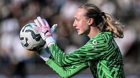 Als Ersatz Für Rúnarsdóttir Fc Bayern Offenbar An Neuer Torhüterin
