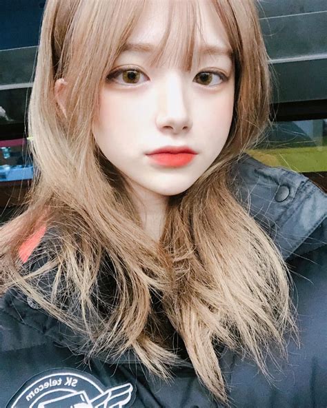 롤드컵 다녀왔어요 ̆̈ ̆̈ 그리고 머리 떼고 염색했다 후후 평생 밝은 머리만 하는걸로 Uzzlang 소녀