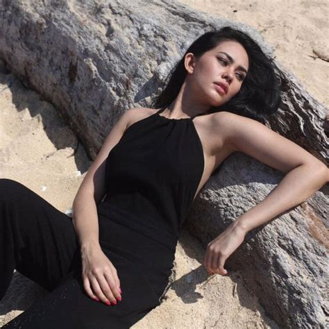 Hot Sexy Kartika Putri Bikini Pics