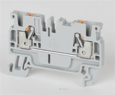 1492 P3 IEC Feed Through Push In Kendall Electric Inc