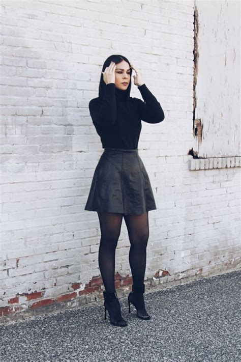 27 Outfits To Wear With Black Pantyhose Artofit