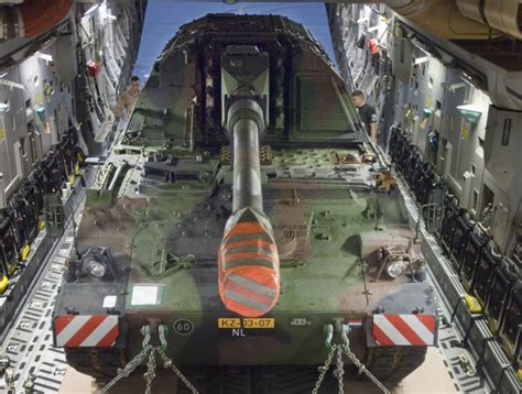 Pzh 2000 Panzerhaubitze 2000 Self Propelled Gun Spg Howitzer