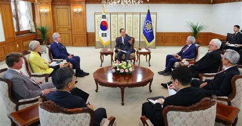 韓대행 美 학계 만나 경제협력 논의 측면 지원해 달라