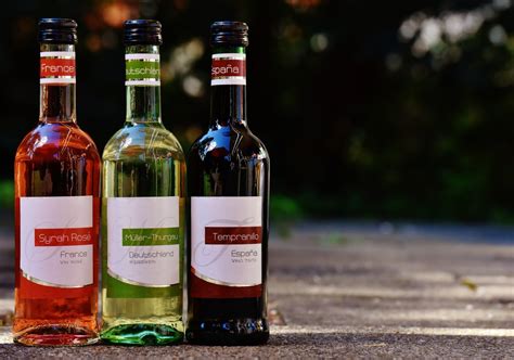 무료 이미지 포도주 레스토랑 프랑스 음주 알코올 와인 병 스페인 독일 위스키 리큐어 즐겨 혜택 주류 Weinstube 증류수 5545x3888