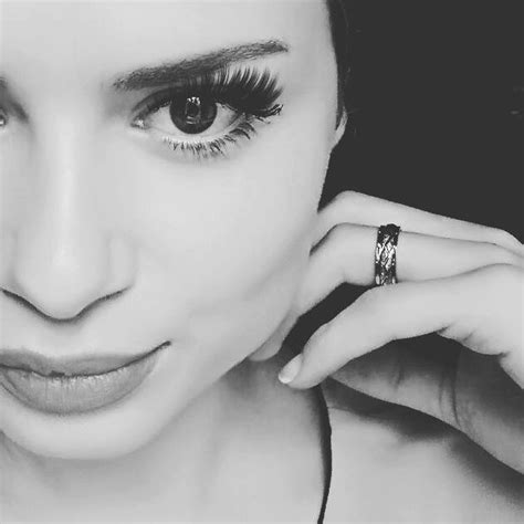 პომადა Pomada