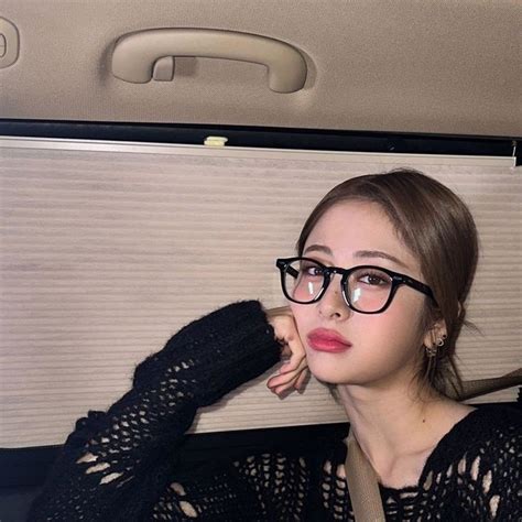 blip 채원이의 거울샷 어떤사진이 더 마음에드나요