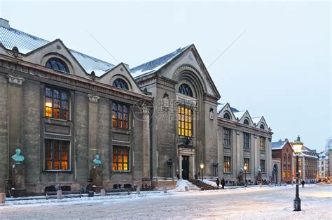 哥本哈根大学主楼冬季景观哥本哈根大学是丹麦最古老的大学和研究机构它成立于高清图片下载 正版图片504911298 摄图网