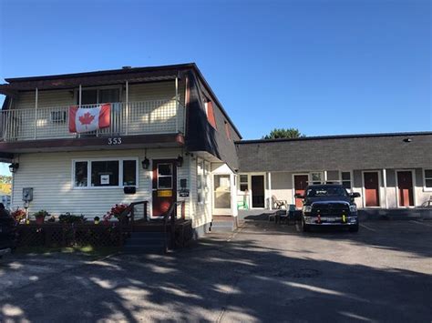 Twin Peaks Motel Napanee Ontario Hotel Reviews And Photos Tripadvisor