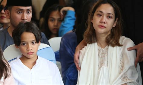 Bunga Citra Lestari Masih Tangisi Kepergian Ashraf Sinclair Okezone