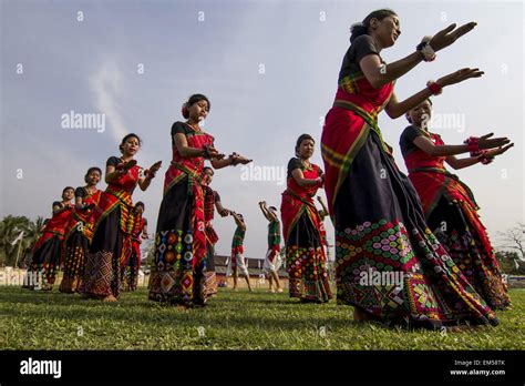 Sivasagar Assam India 16th Apr 2015 Indian Mising Tribal Youths Perform A Bihu Dance